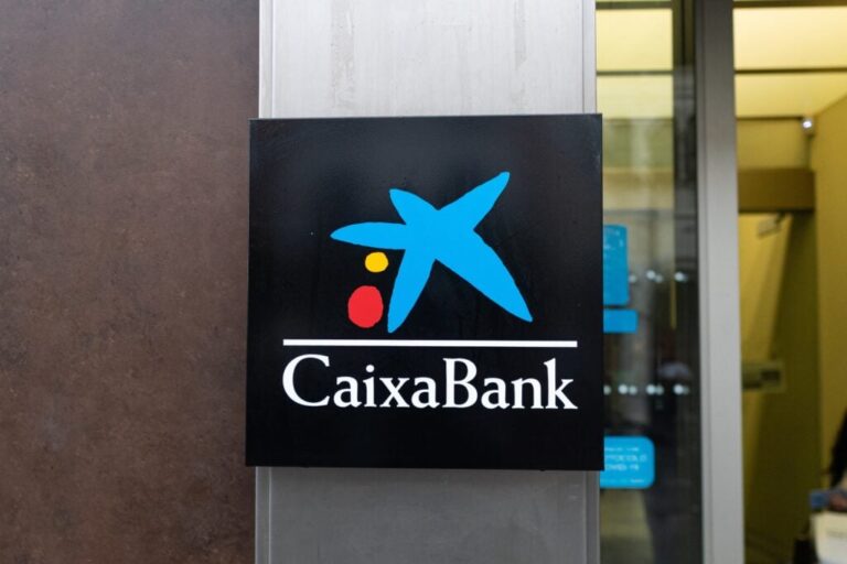 Jefferies corona a CaixaBank ($CABK) como líder de la IA en la banca ...